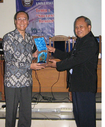 Success Implementation of Enterprise Resource Planning - Magister Sistem Informasi Undip